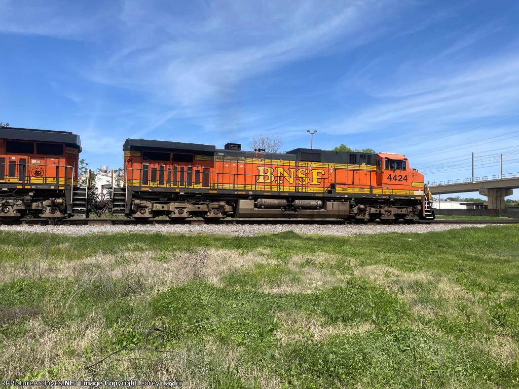 BNSF 4424